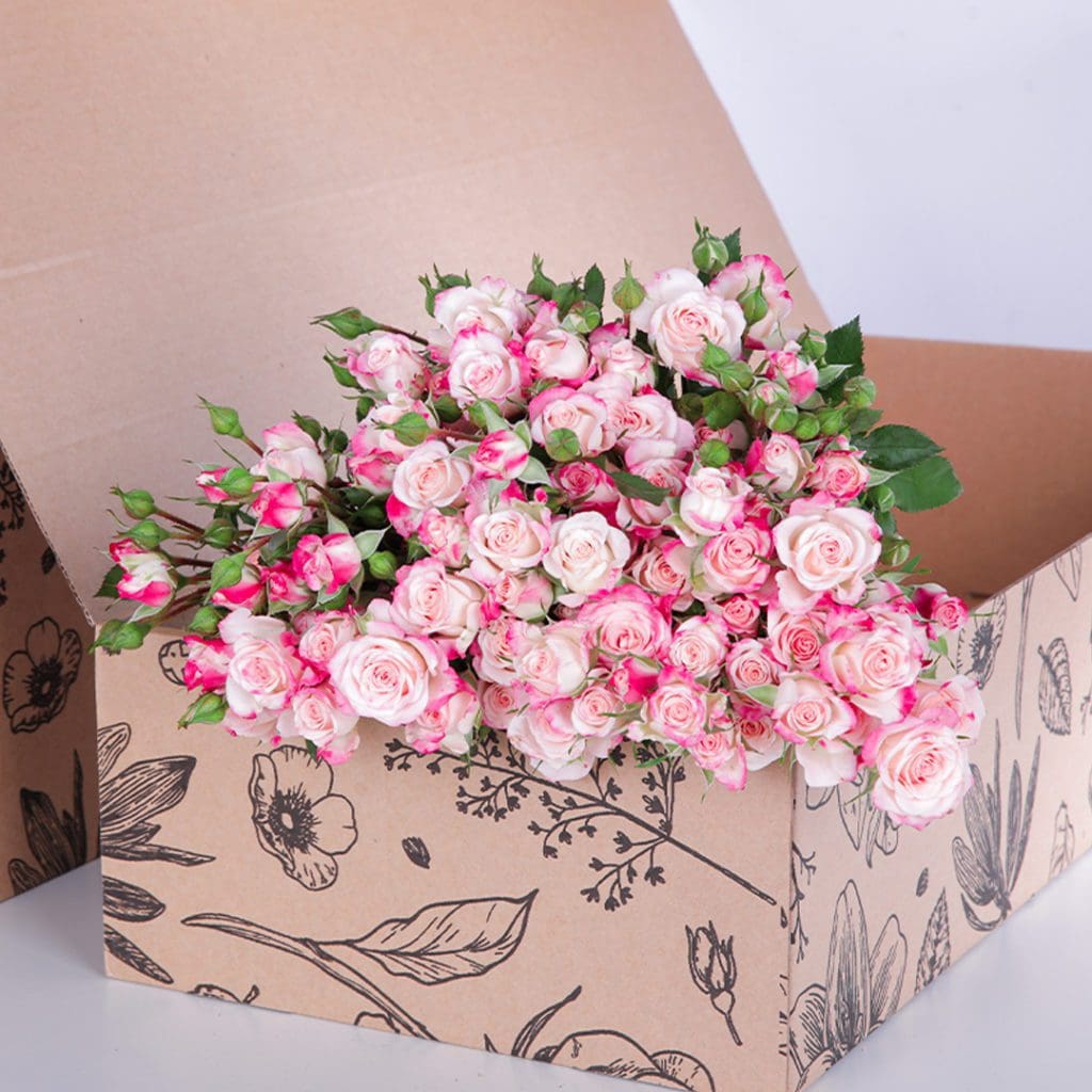 Buy Spray Roses Reflex with Vase - Flower Delivery UAE
