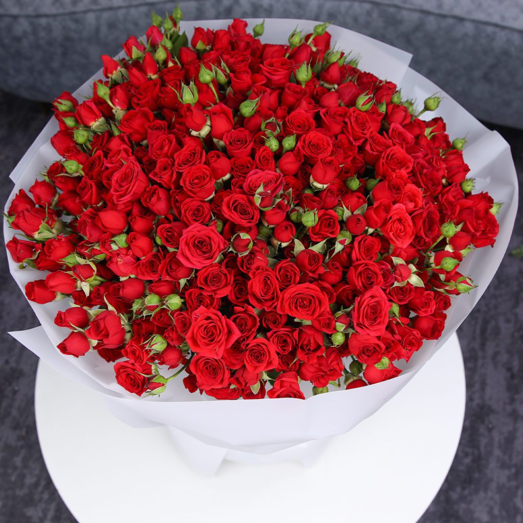 Ravishing Red Spray Rose - Flower Delivery Dubai, UAE