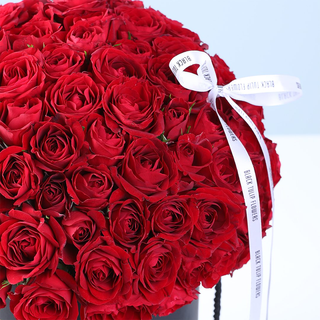 30 Red Spray Roses Flower Box | Romantic Luxury Gift