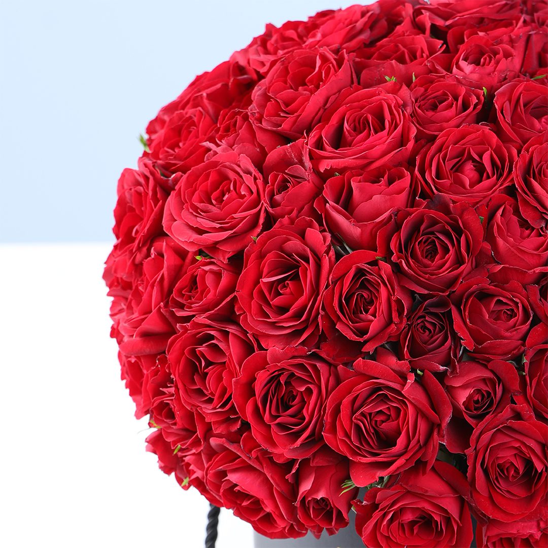 30 Red Spray Roses Flower Box | Romantic Luxury Gift