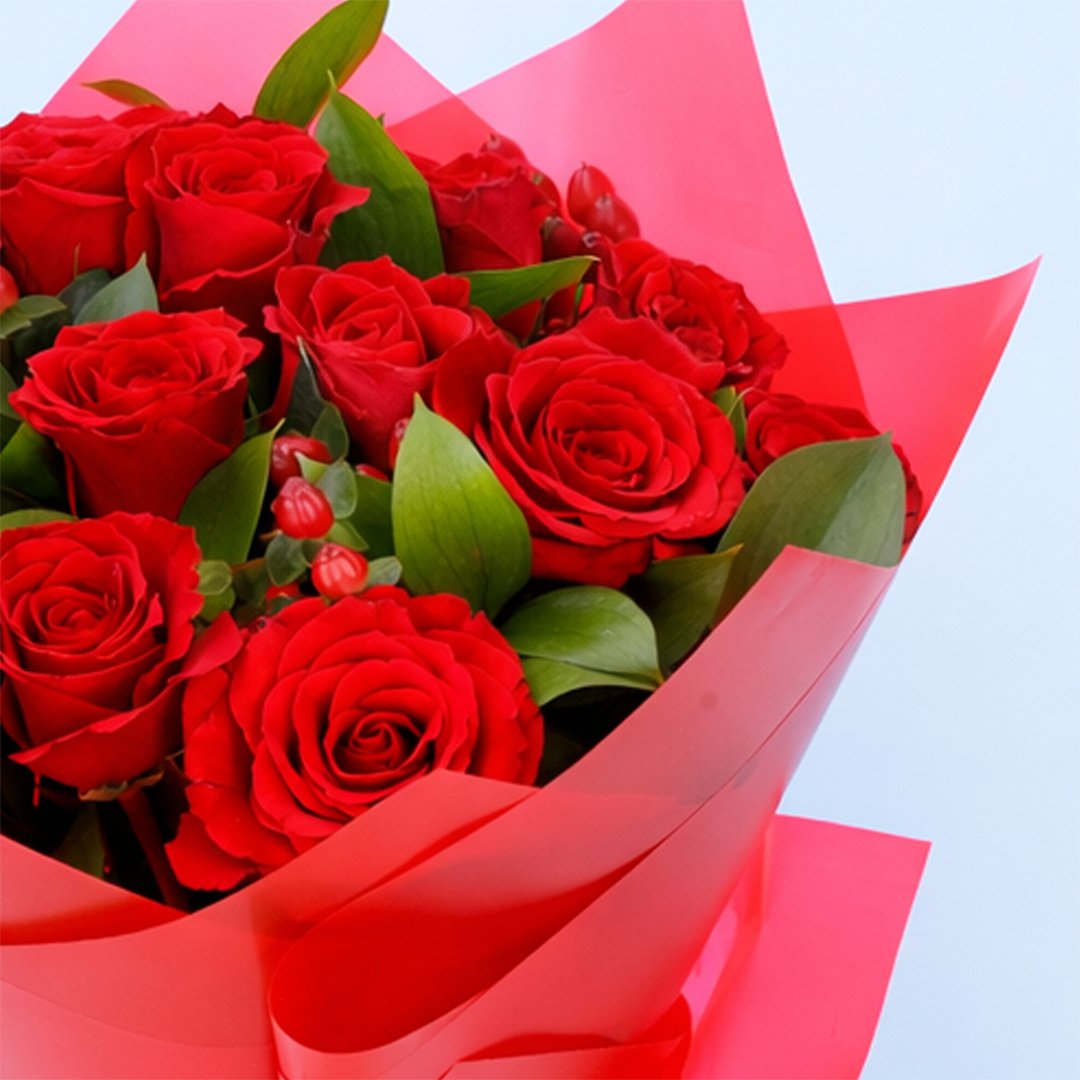 Buy Red Roses & Berries Valentine Flowers Bouquet