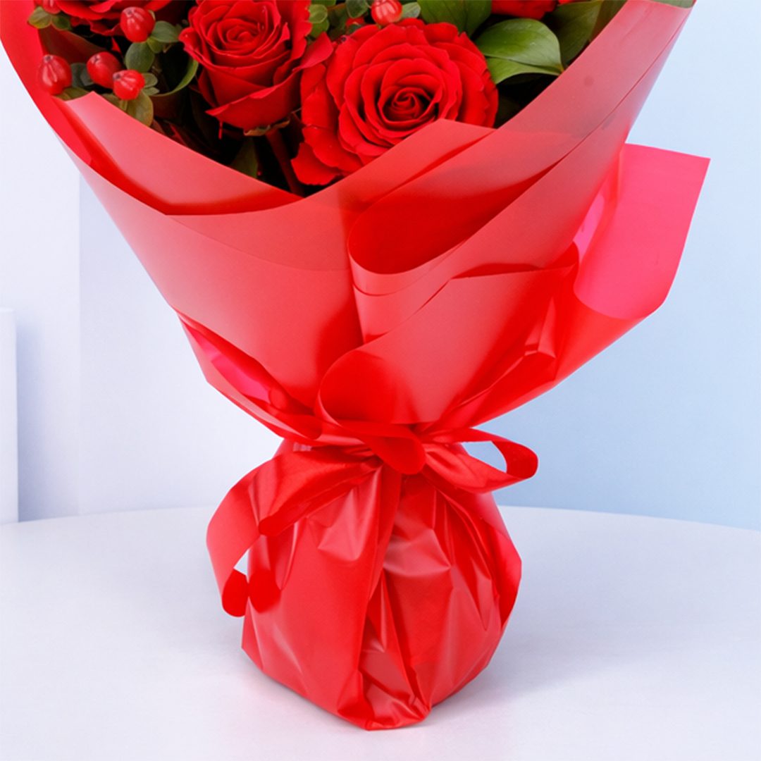 Buy Red Roses & Berries Romantic Flowers Bouquet