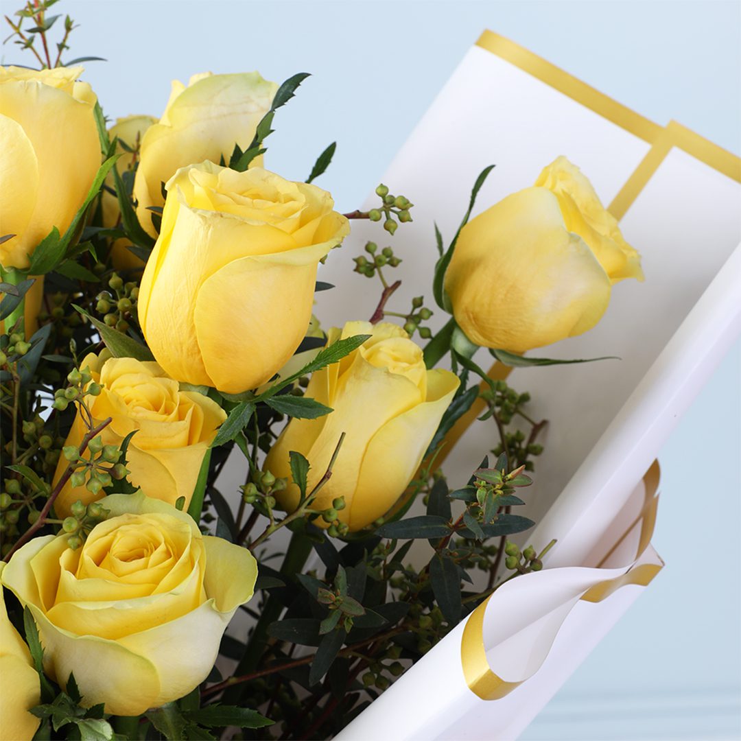 Yellow Roses Bouquet with Lindt Chocolate Combo Gift