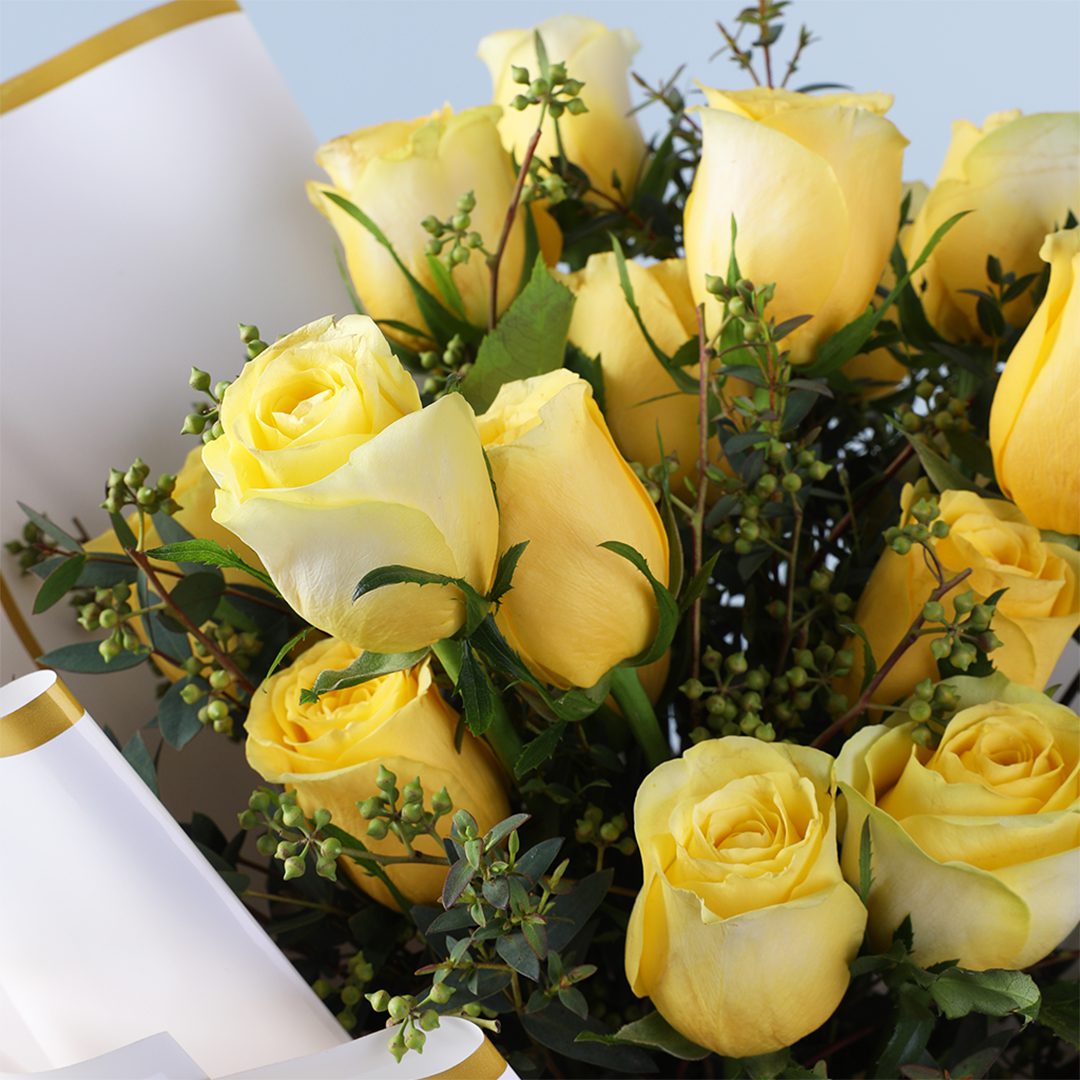 Yellow Roses Bouquet with Lindt Chocolate Combo Gift